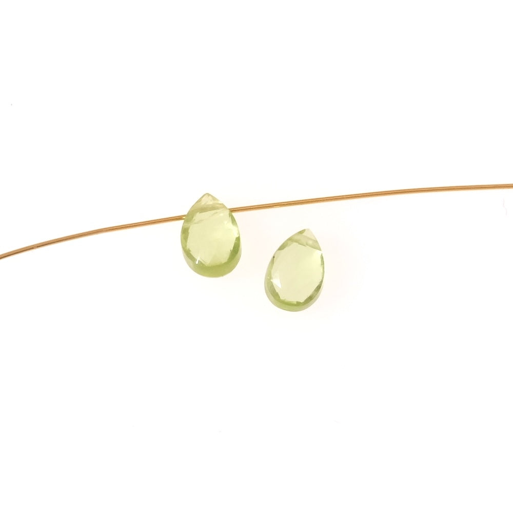 2 Faceted pear drop beads 4 x 6mm in natural Peridot stone - Perles Corner